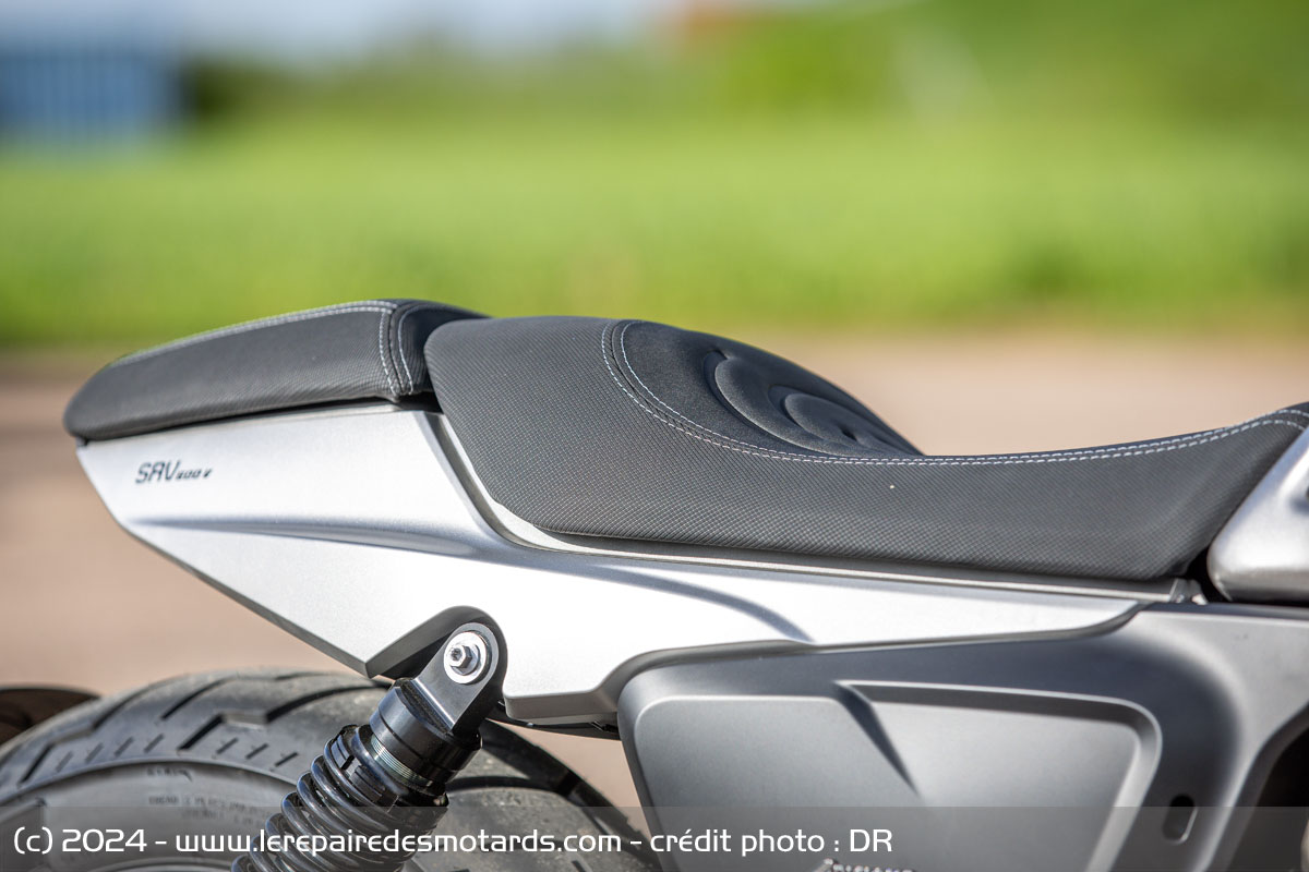 Essai de la SRV 600 V4 par le Repaire des Motards - QJMOTOR